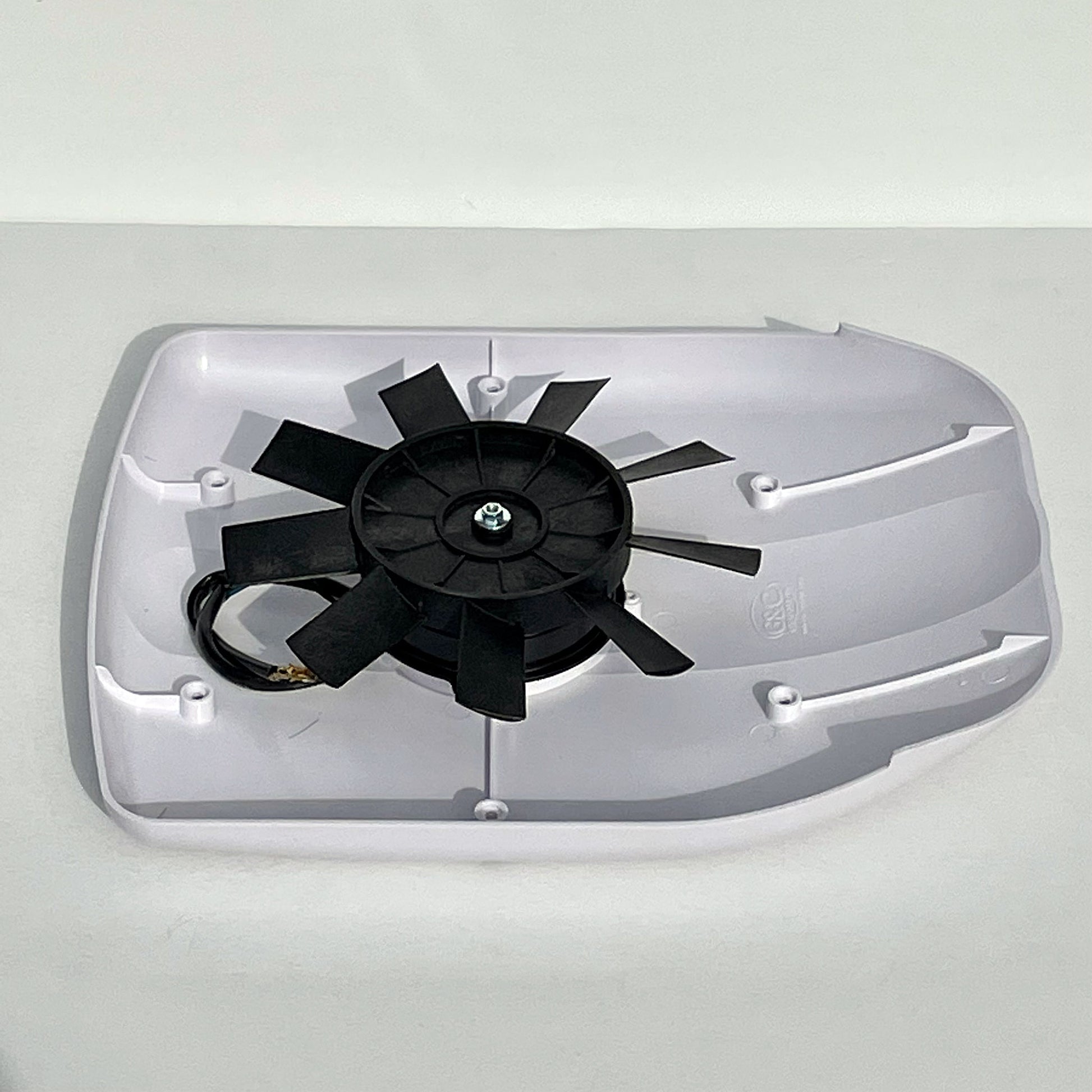 Low profile motorised van roof vent for buses and commercial vehicles ...